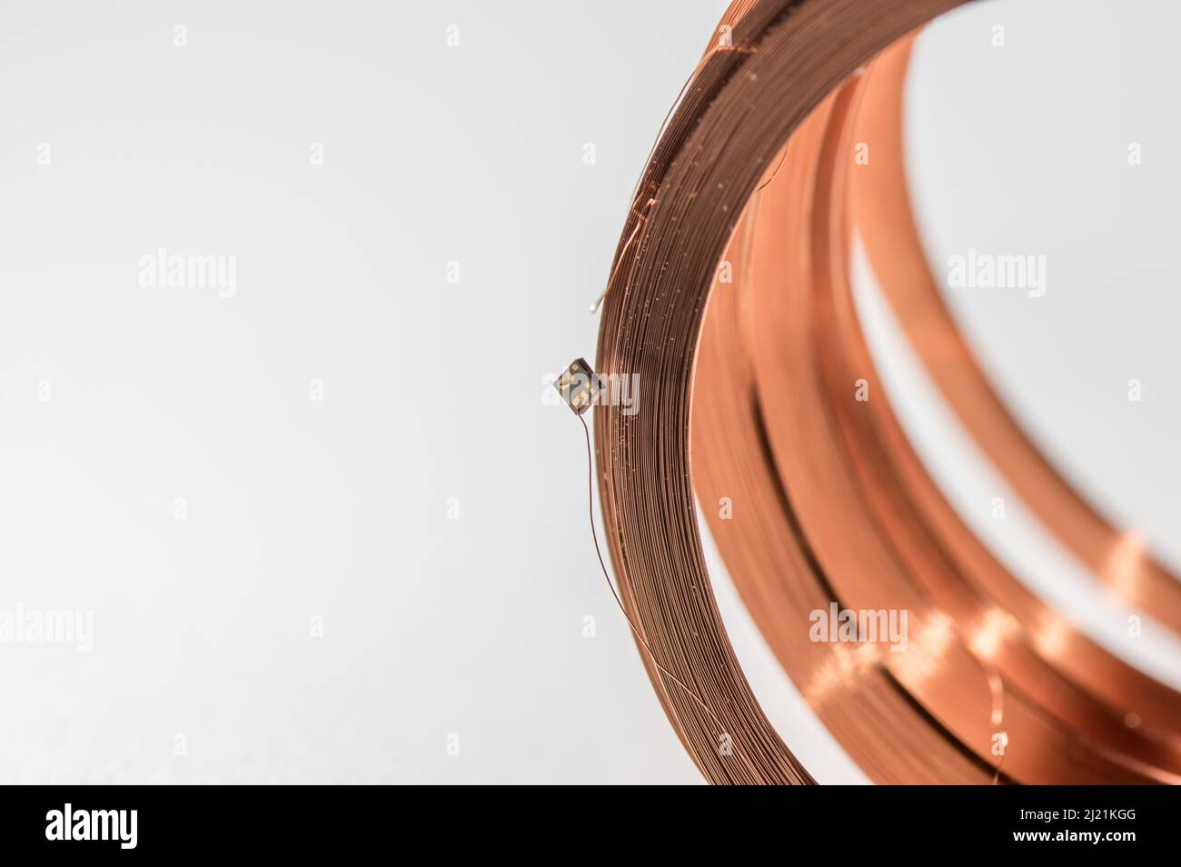 Different chip types with contact chip, RFID chip and other ID ...