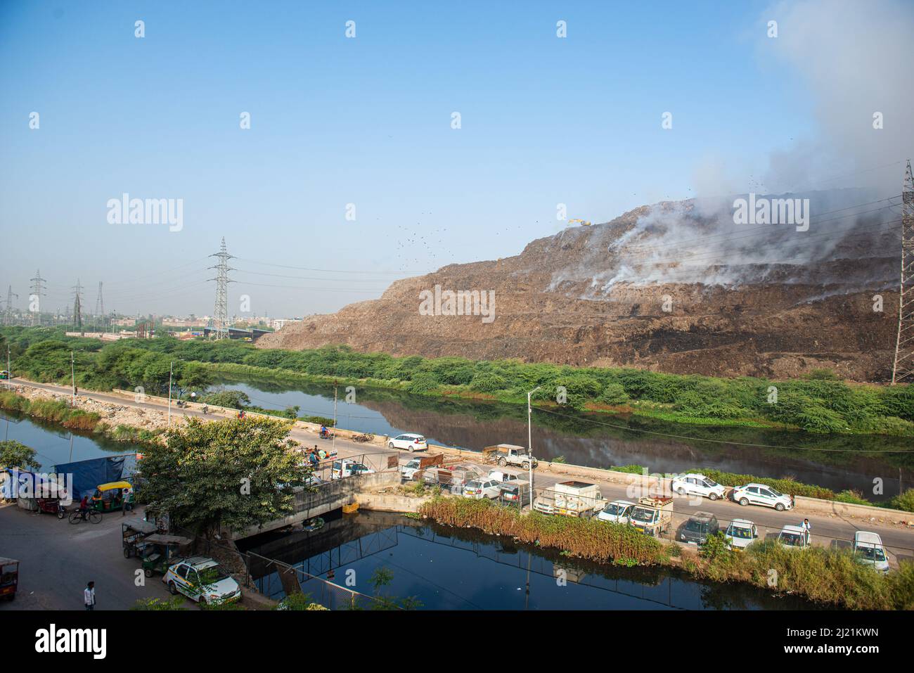 New Delhi, India. 29th Mar, 2022. Smoke seen rising from a Ghazipur ...