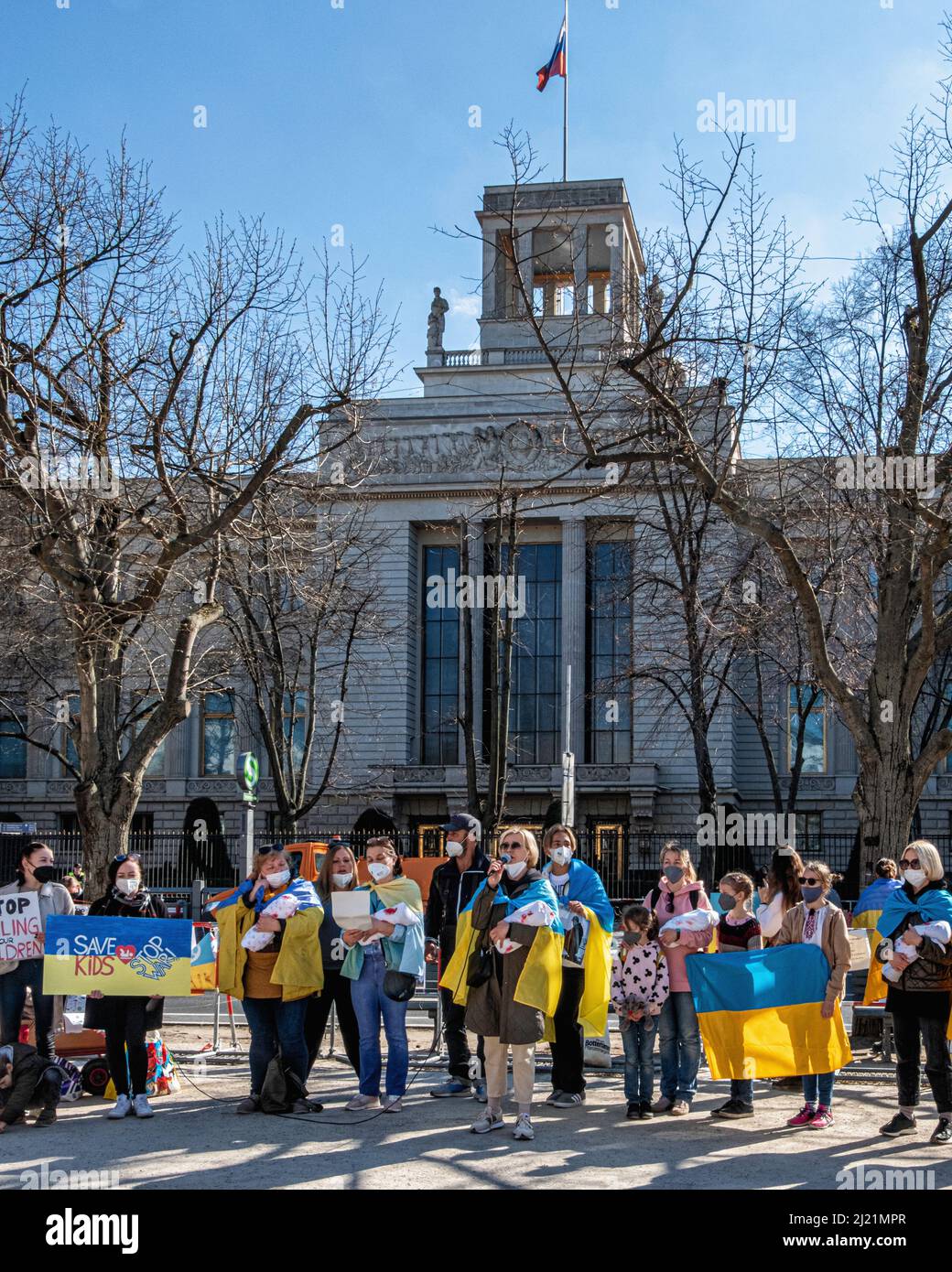 Dead babies hi-res stock photography and images - Alamy