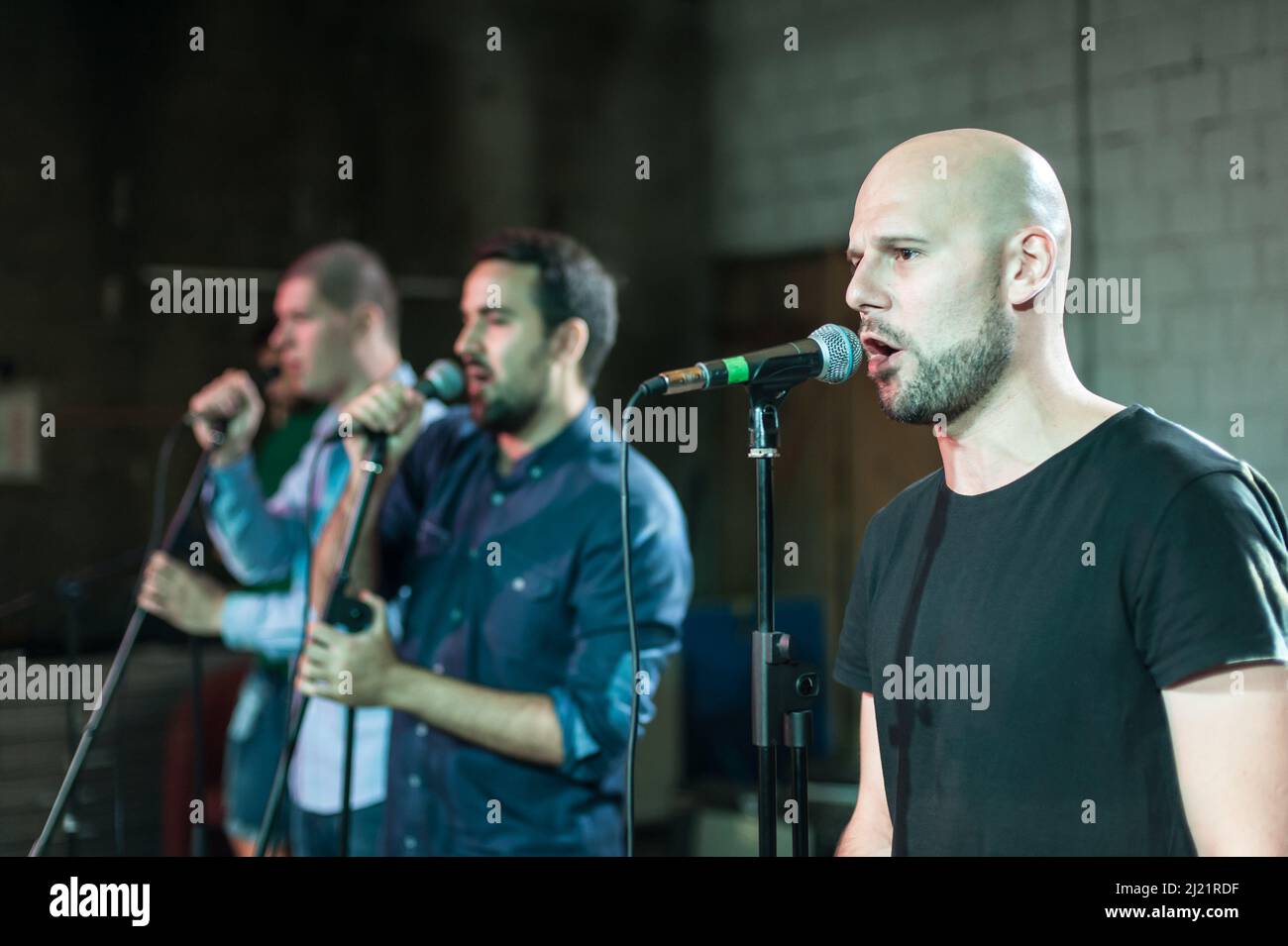 Actors reading script on stage hi-res stock photography and images - Alamy