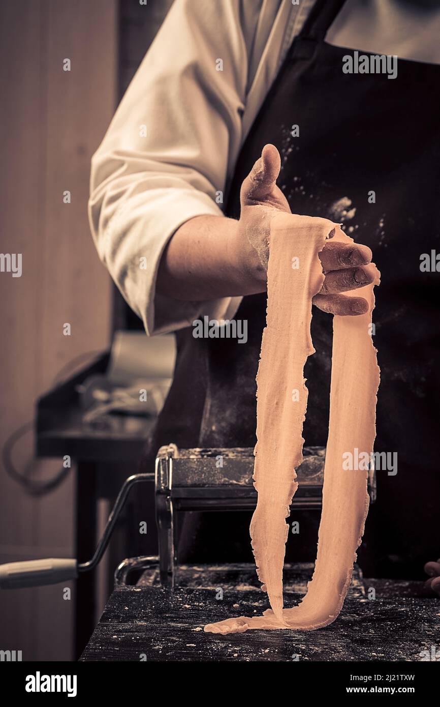 The chef makes fresh spaghetti from scratch Stock Photo - Alamy