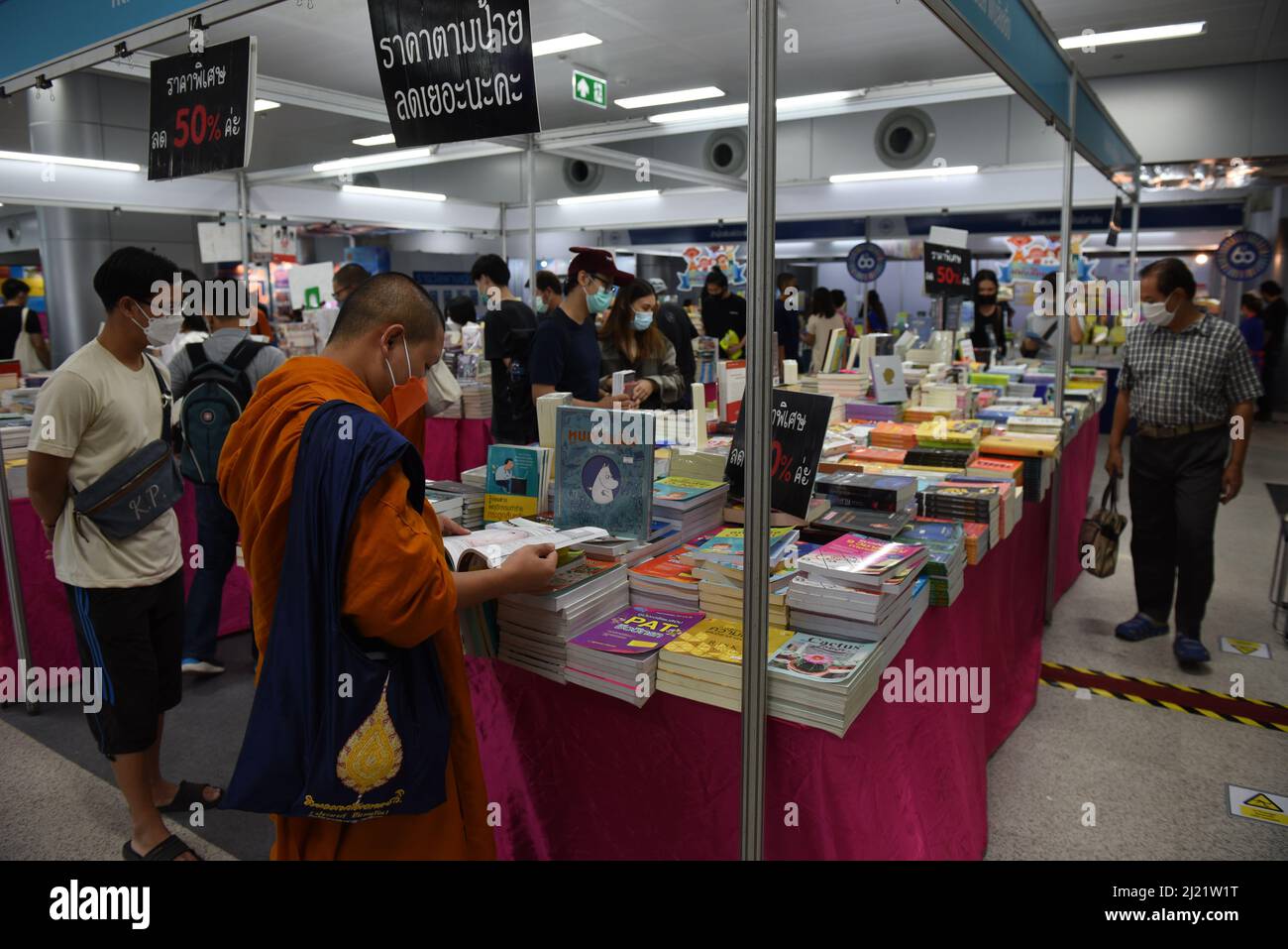 Atmosphere, people enter, events the 50th National Book Week and the ...