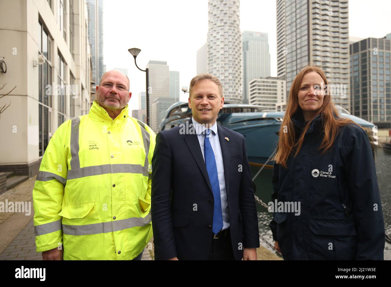 Harbour Master Ian Hugo, Transport Secretary Grant Shapps and Ros ...