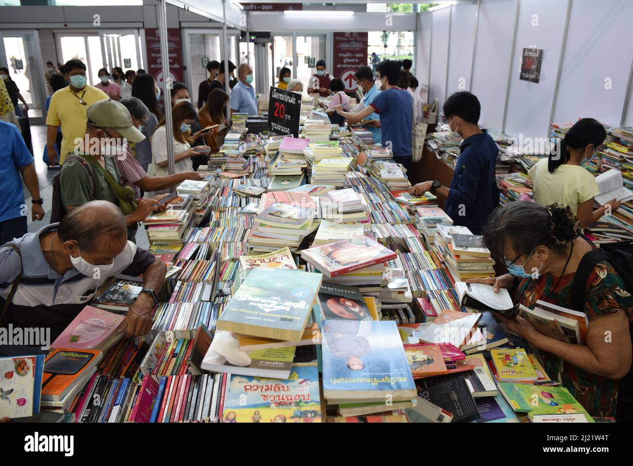 Atmosphere, people enter, events the 50th National Book Week and the ...
