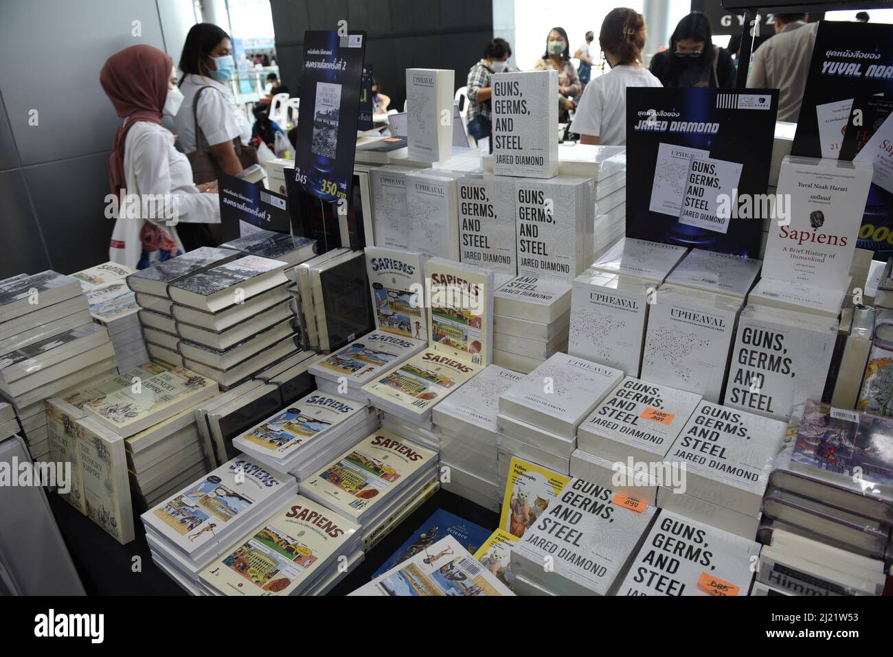 Atmosphere, people enter, events the 50th National Book Week and the ...