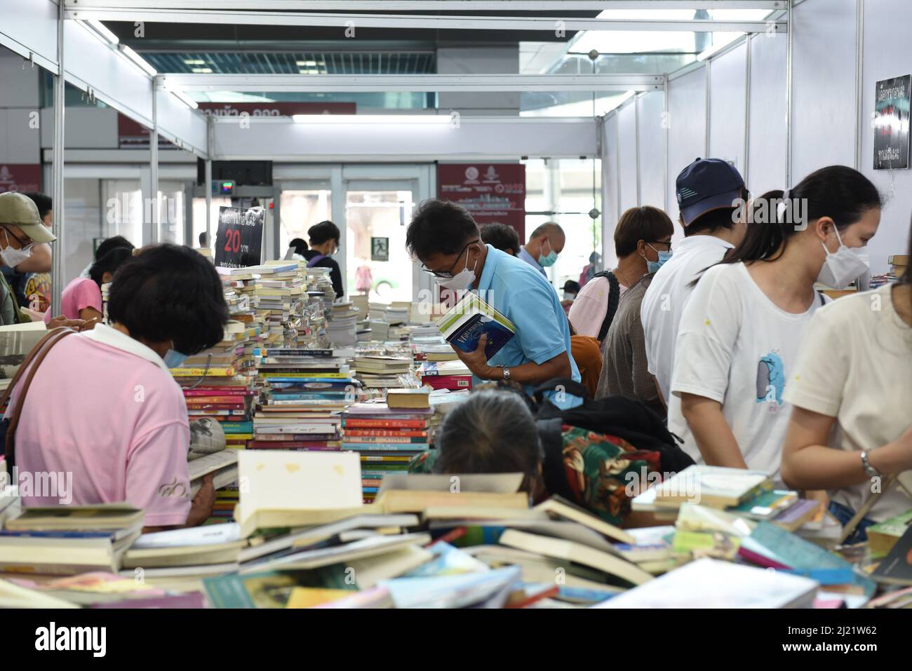 Atmosphere, people enter, events the 50th National Book Week and the ...