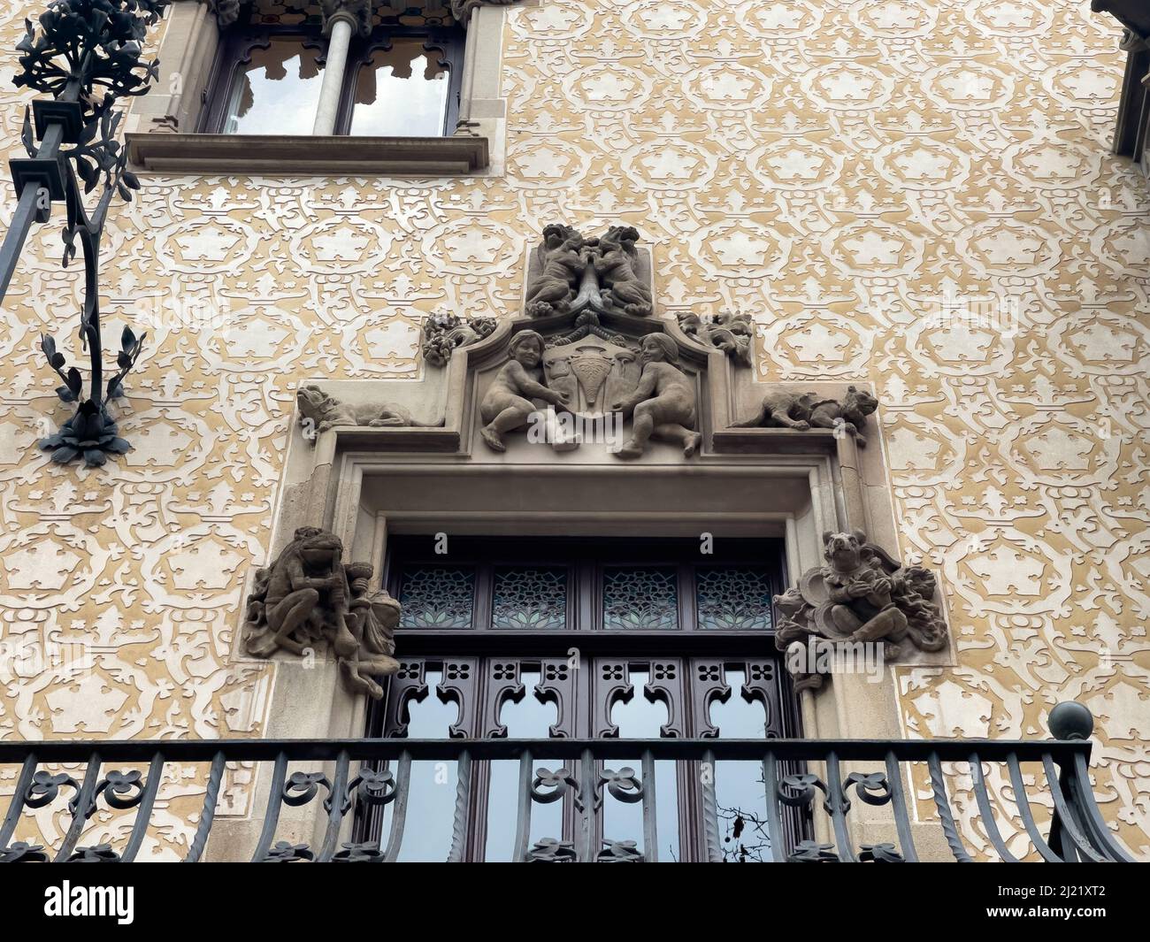 Exterior architecture of an old Spanish building in Barcelona Stock ...