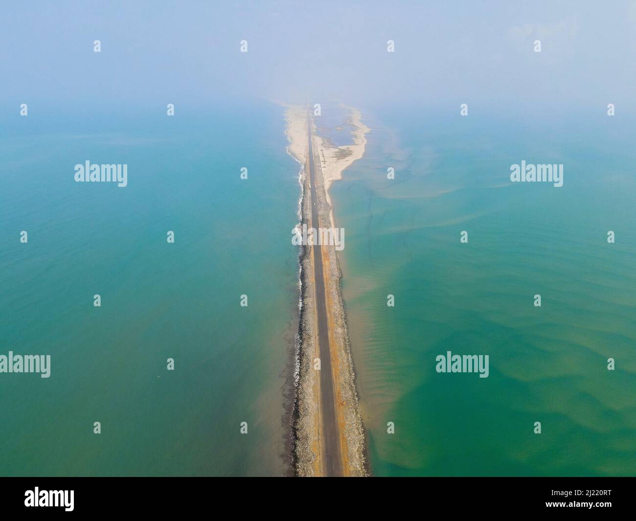 Roadbetweenwaters hi-res stock photography and images - Alamy