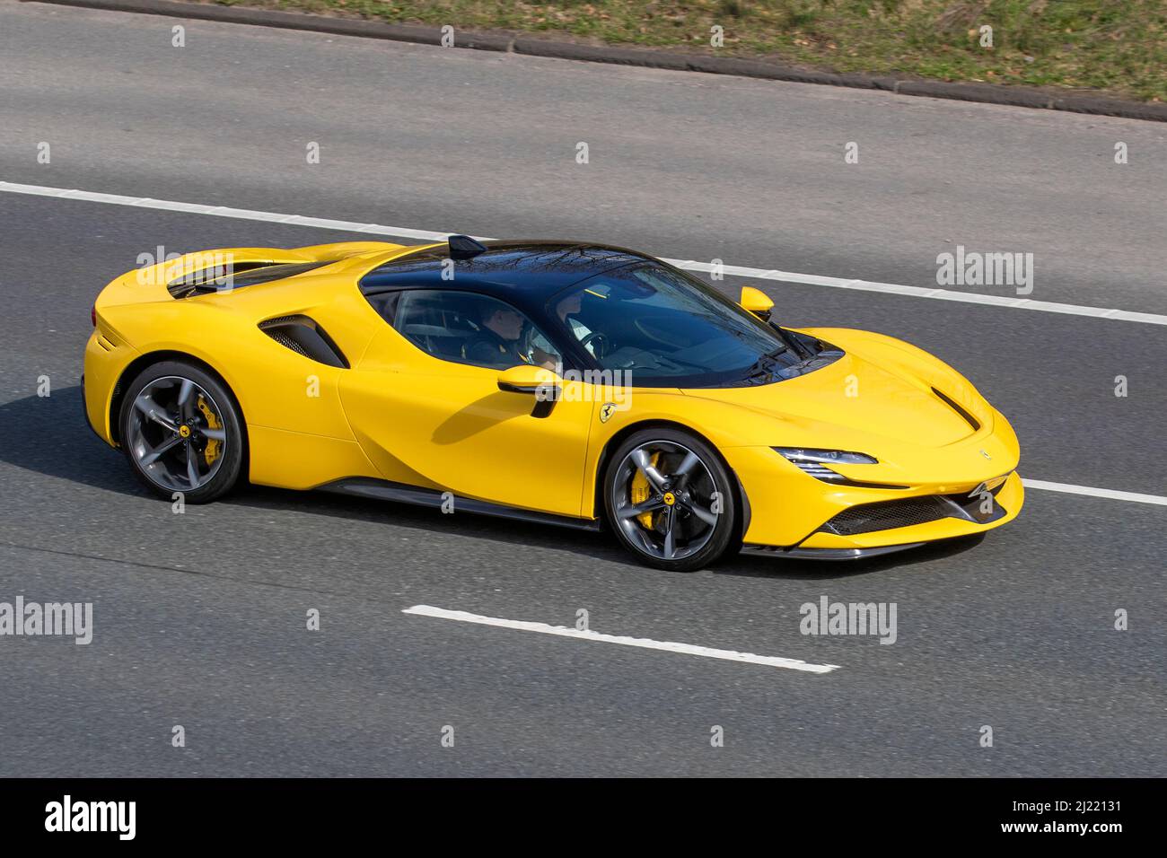 Giallo triplo strato hi-res stock photography and images - Alamy