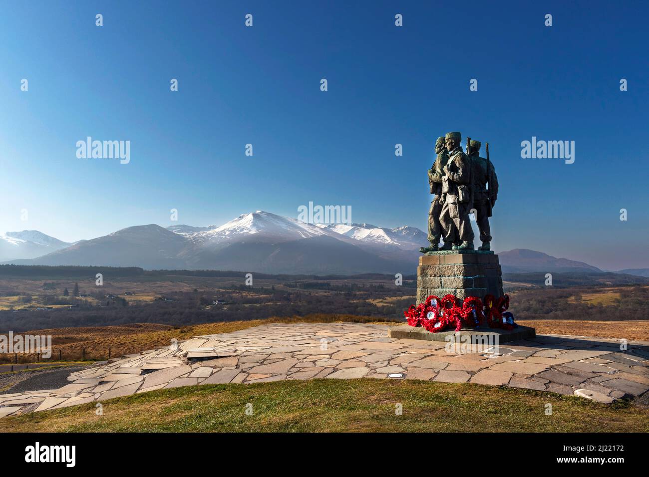 SPEAN BRIDGE FORT WILLIAM SCOTLAND COMMANDO MEMORIAL WITH RED POPPY ...