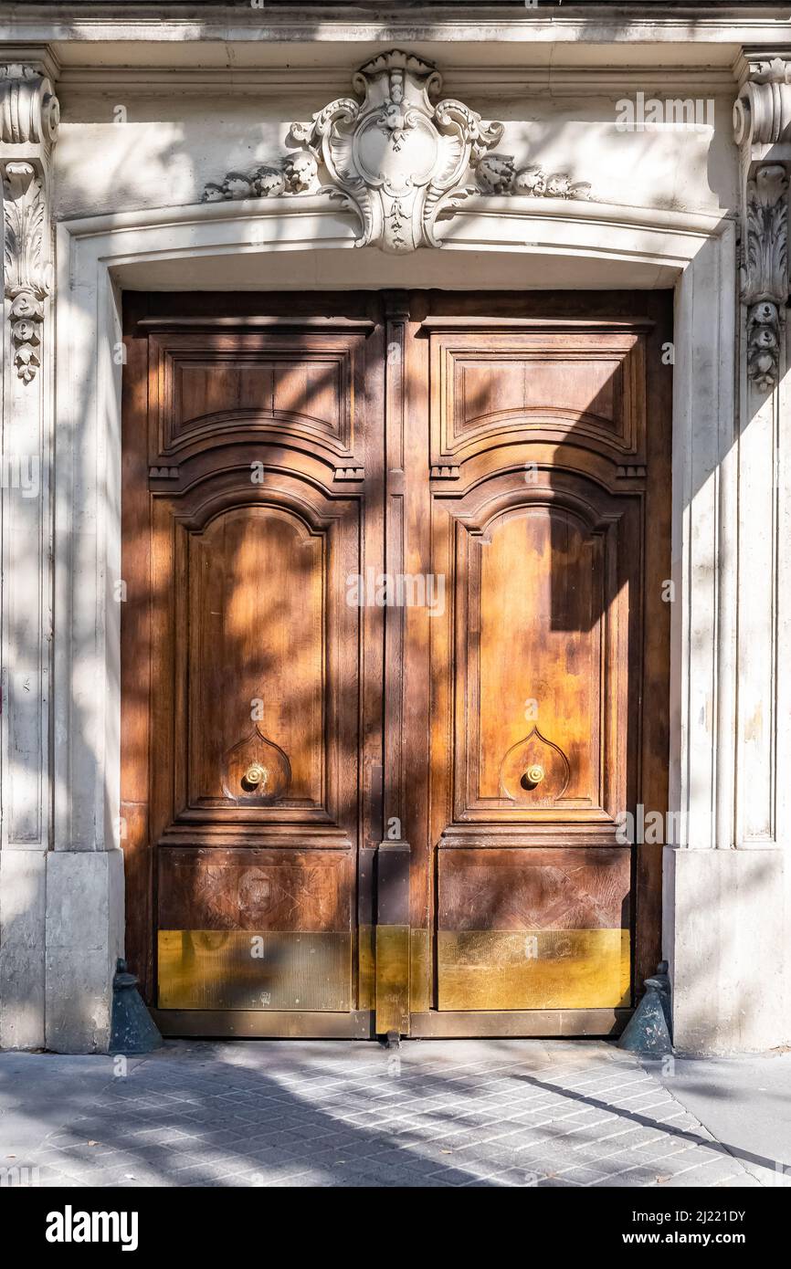Parisian apartment building front entrance door hi-res stock ...