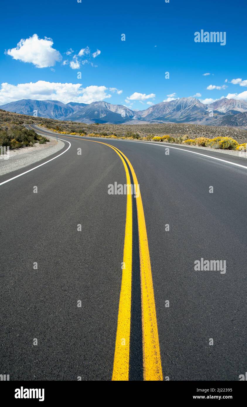 Empty road, Highway 120, curving around corner, near Mono Lakes Stock ...