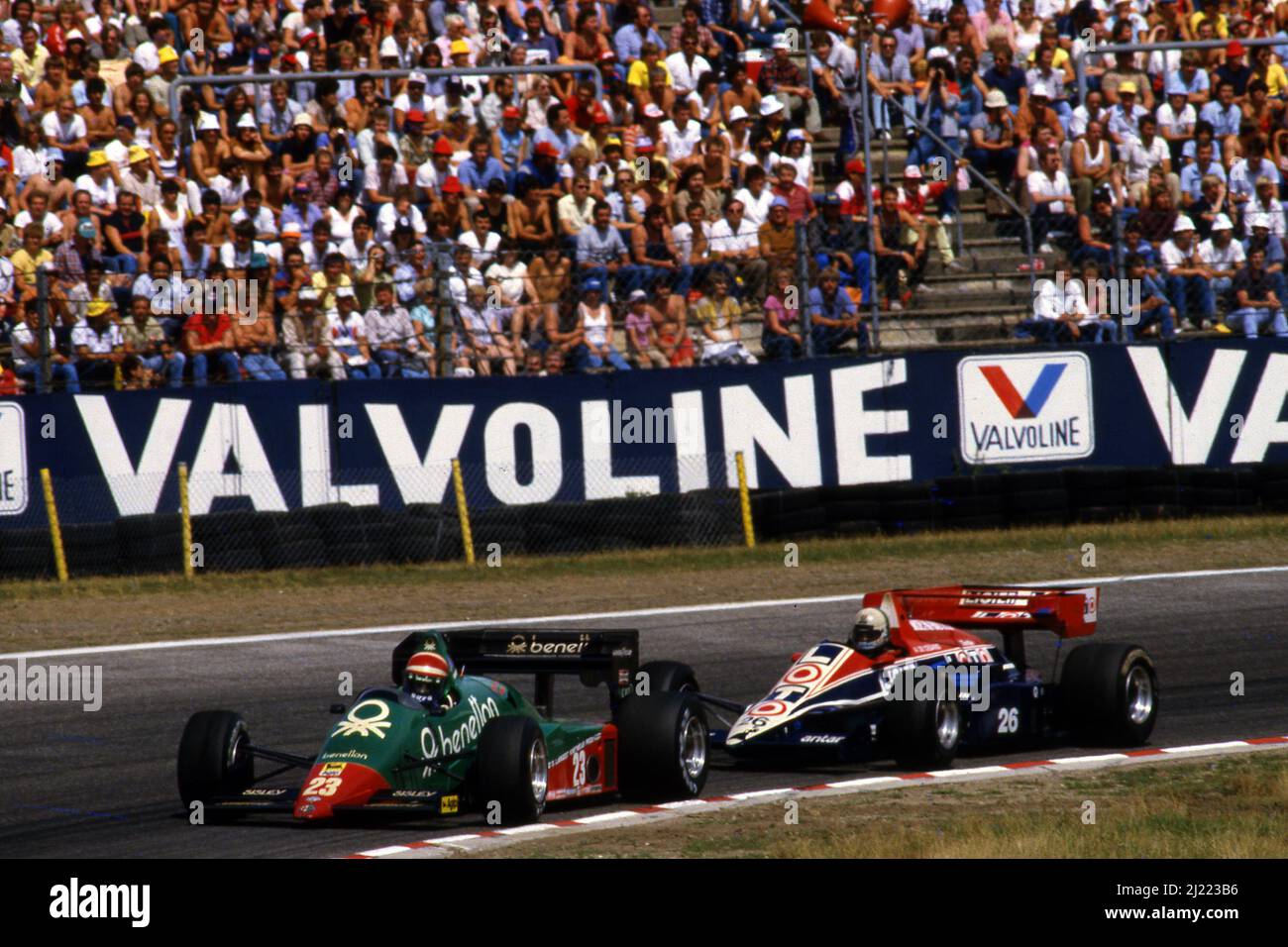Eddie Cheever (USA) Alfa Romeo 184T lead Andrea de Cesaris (ITA) Ligier ...
