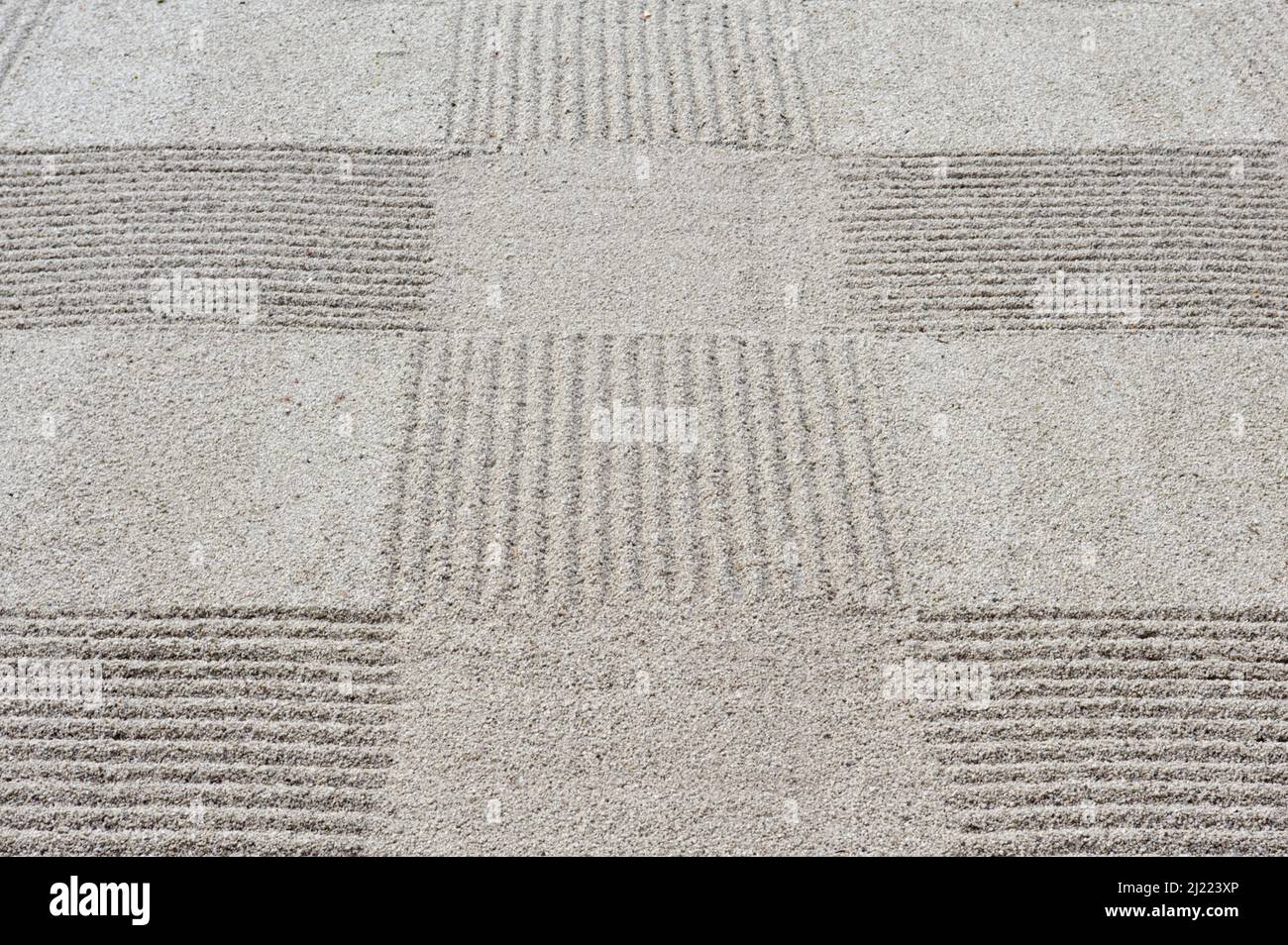 Grid pattern of raked gravel at a temple Stock Photo - Alamy