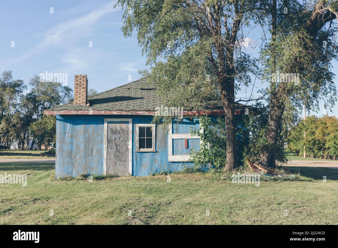 Abandoned home in a small town in North Dakota Stock Photo - Alamy
