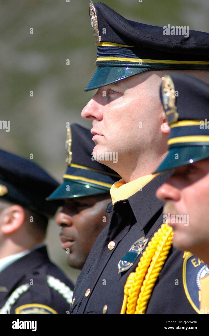 Cop shooting hi-res stock photography and images - Alamy