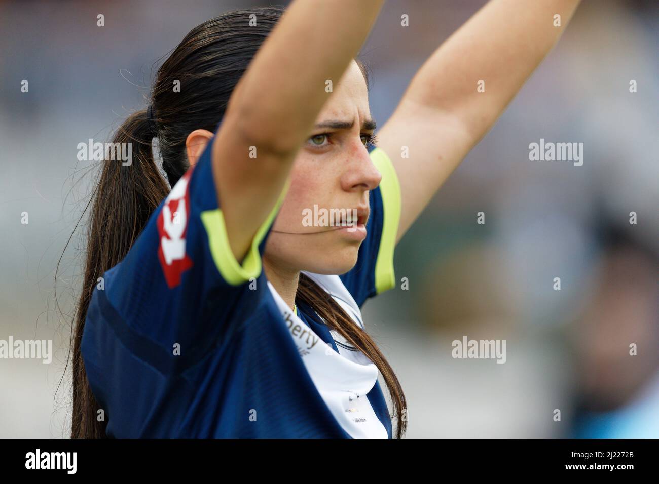 Alexandra Chidiac of Melbourne Victory prepares to kick the corner ...