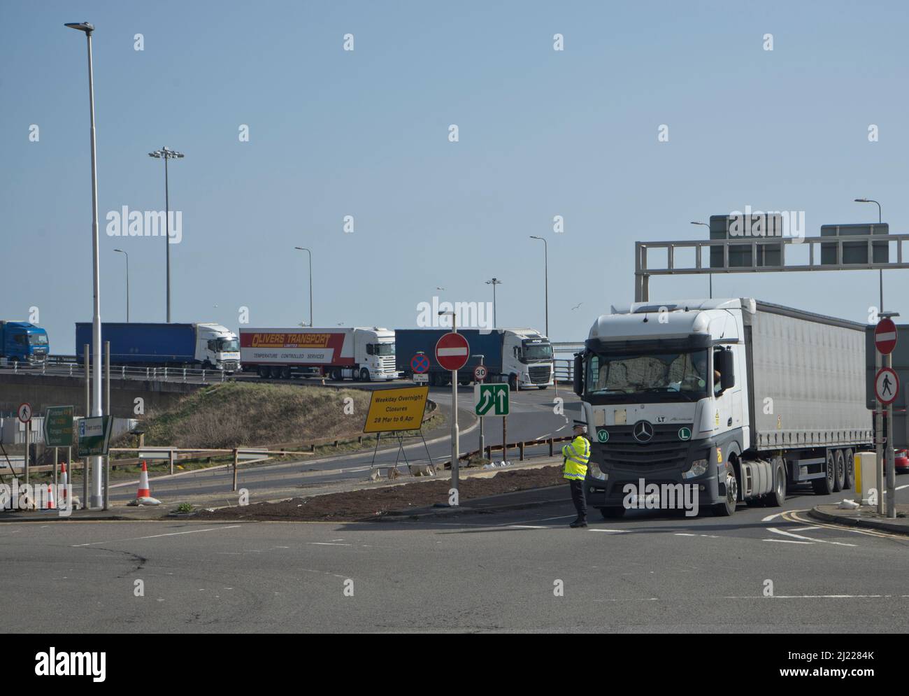 Lorries stuck in traffic jams due to Brexit regulations and P&O ferries ...