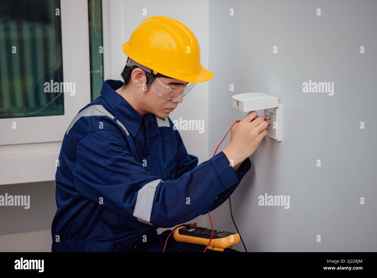 Electrician testing for voltage via multimeter Stock Photo - Alamy