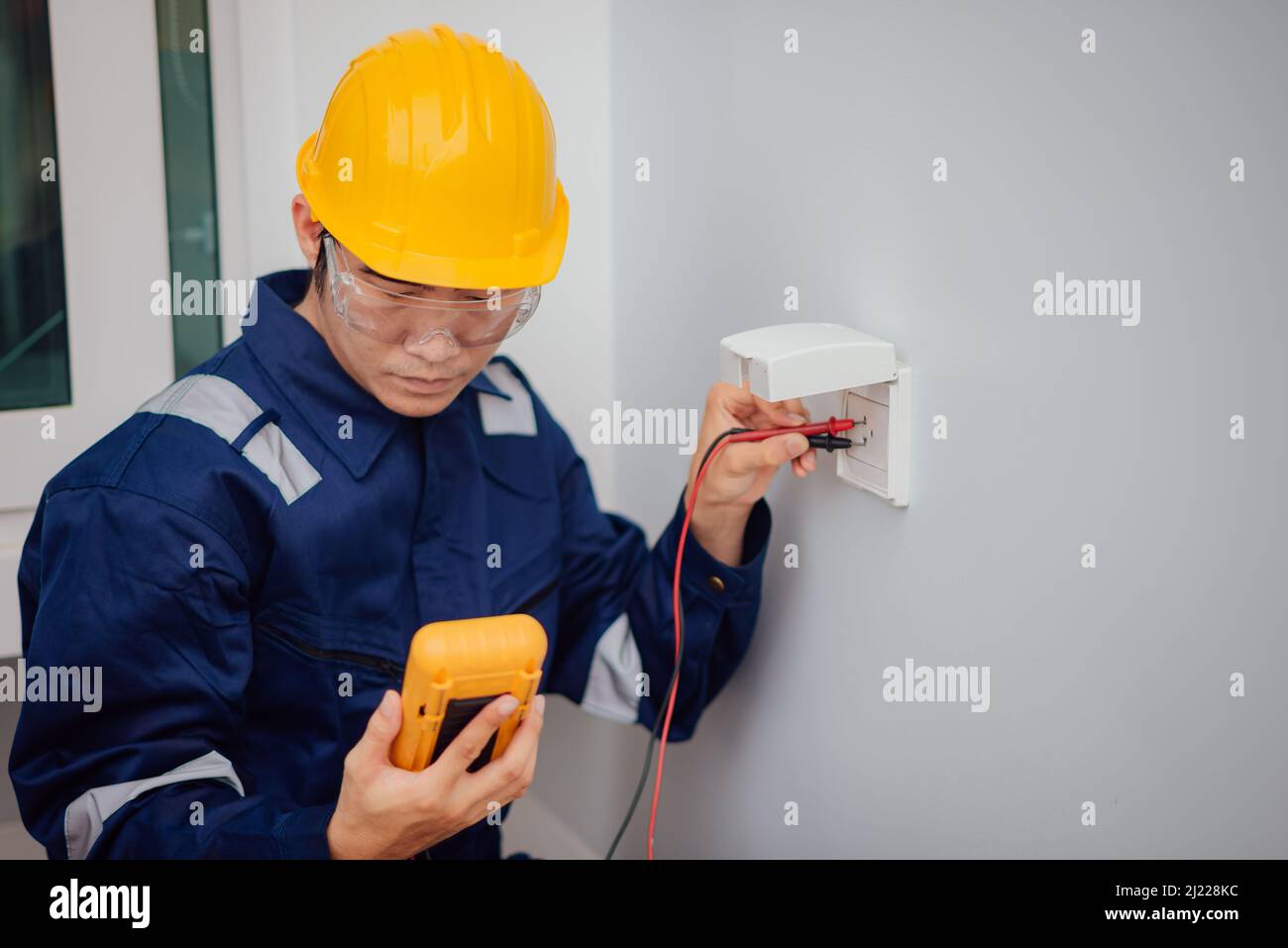 Electrician testing for voltage via multimeter Stock Photo - Alamy