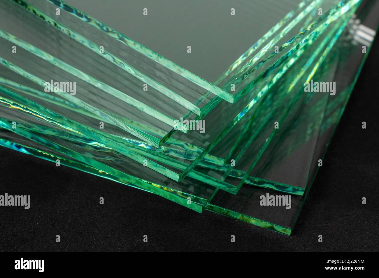 Sheets of Factory manufacturing tempered clear float glass panels cut ...