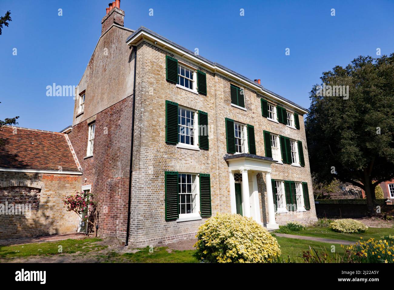 Cornice and blocking course hi-res stock photography and images - Alamy