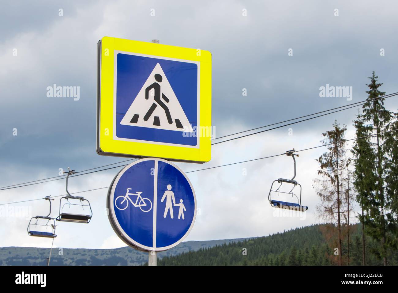 Footpath crossover hi-res stock photography and images - Alamy