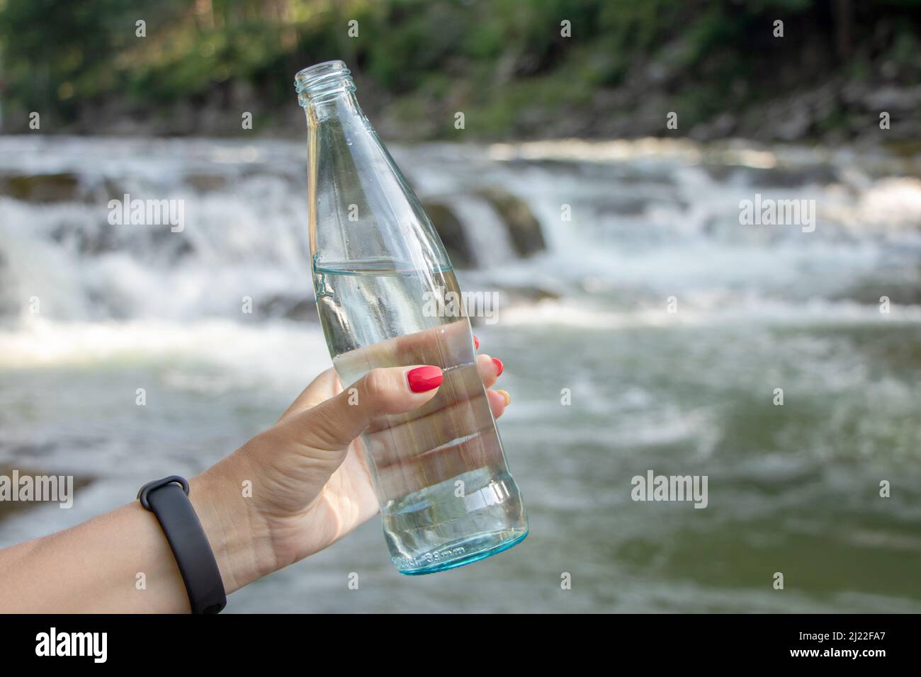 Hand holding fresh water bottle on natune background Stock Photo - Alamy