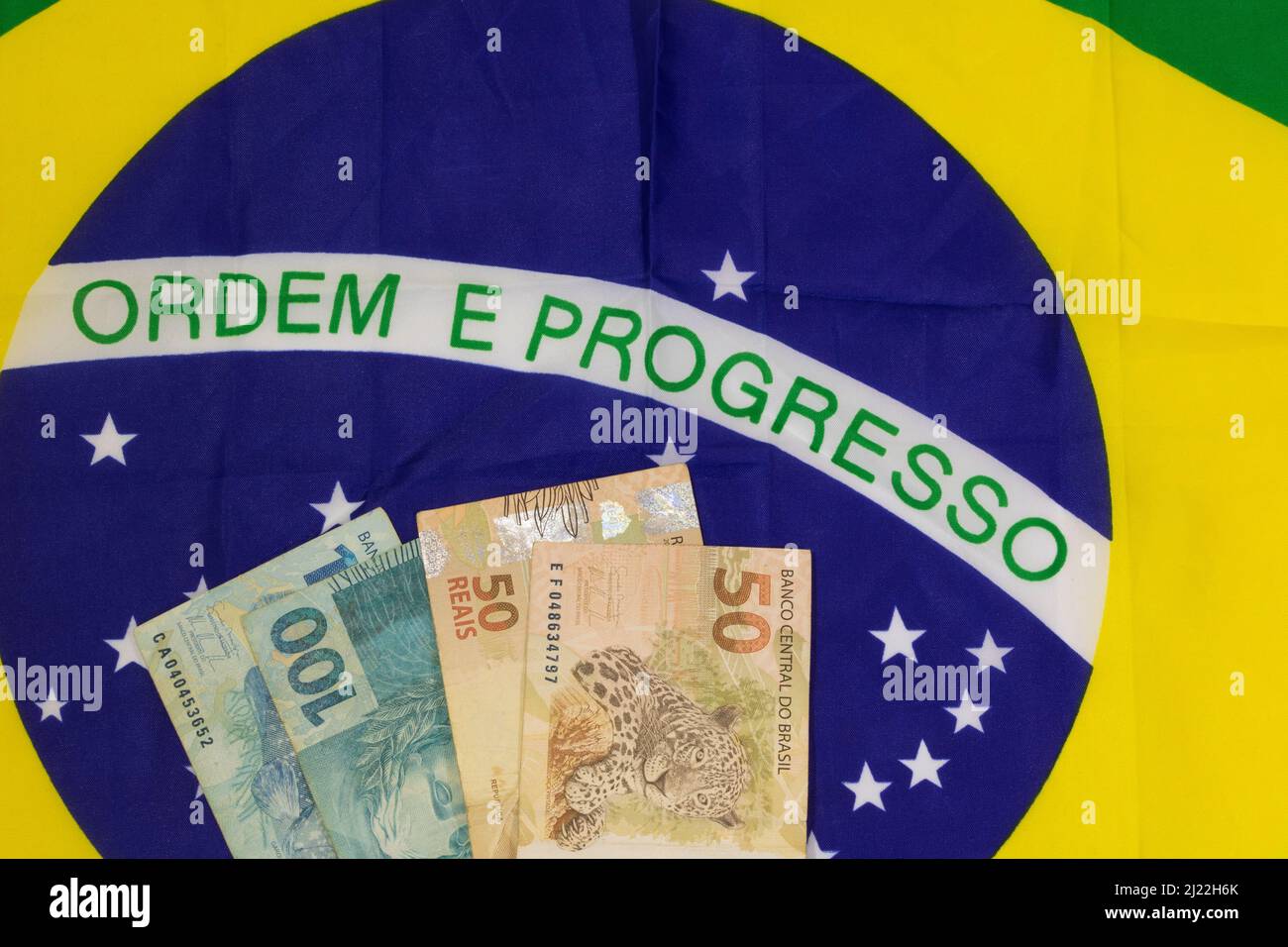 Money and flag hi-res stock photography and images - Alamy