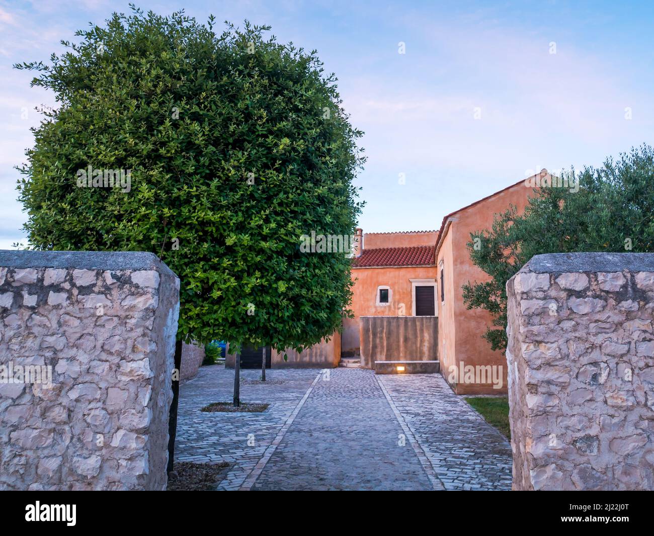 Traditional Mediterranean courtyard. Old stone courtyard Stock Photo ...
