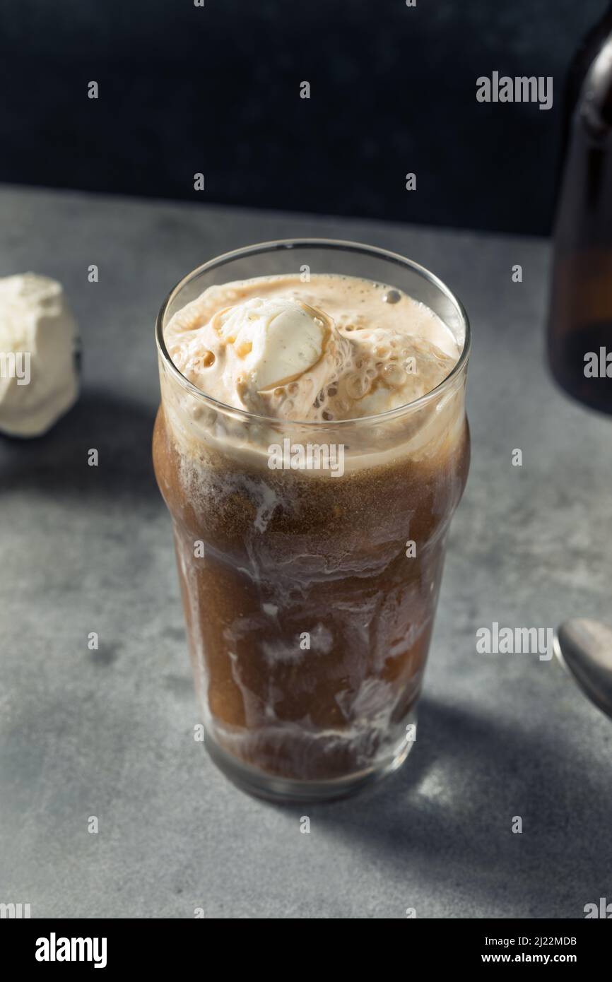 Cold Stout Beer Ice Cream Float in a Pint Glass Stock Photo - Alamy