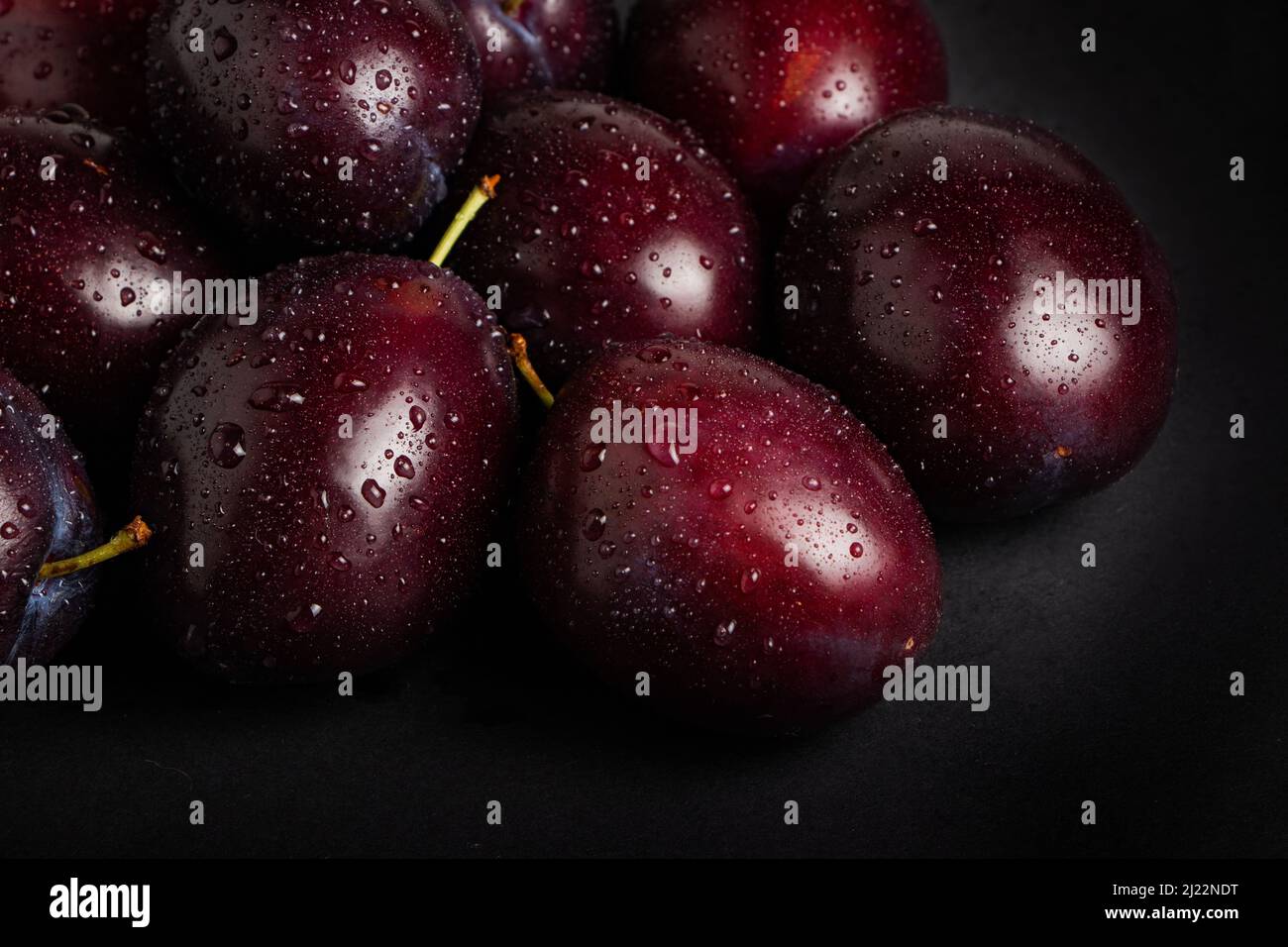 Fresh plums with drops close up. Plums background Stock Photo - Alamy