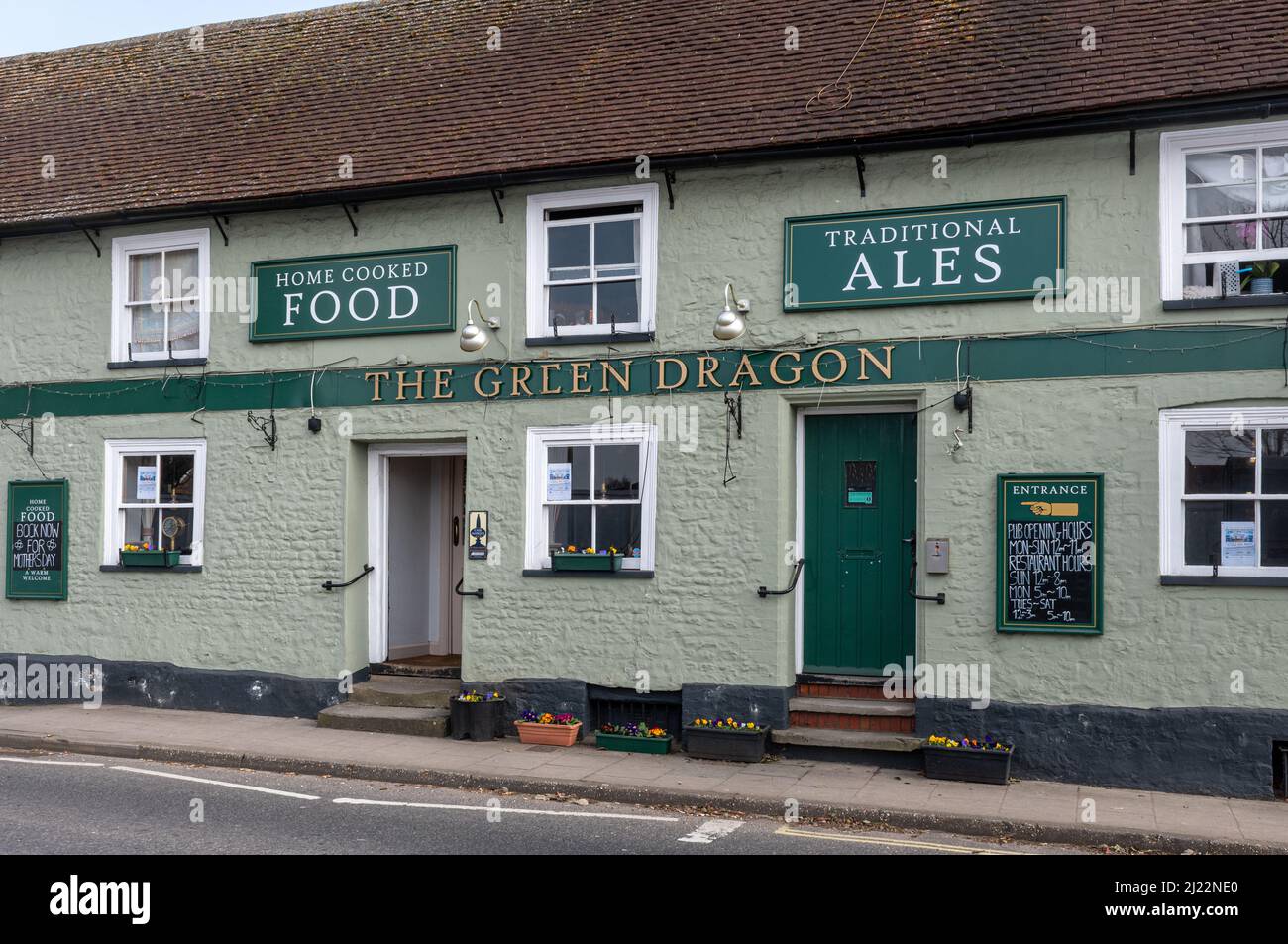 The Green Dragon pub in Liphook village centre, Hampshire, England, UK ...