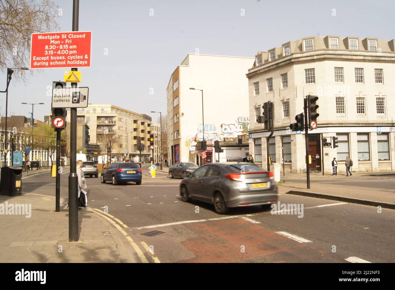 Traffic intersection london hi-res stock photography and images - Alamy