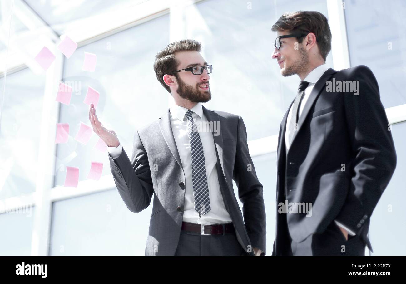 Two colleagues share ideas hi-res stock photography and images - Alamy