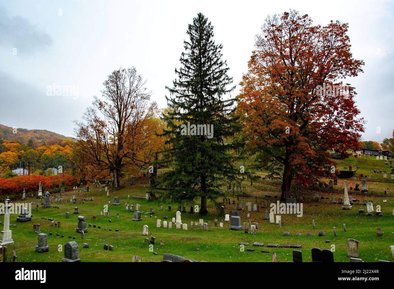 Cemetery in fall hi-res stock photography and images - Alamy