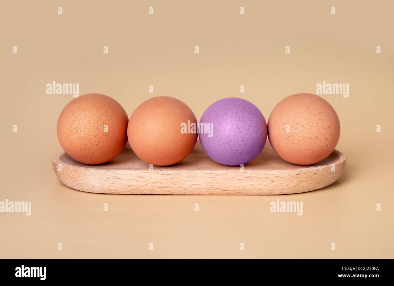 Violet easter egg hi-res stock photography and images - Alamy