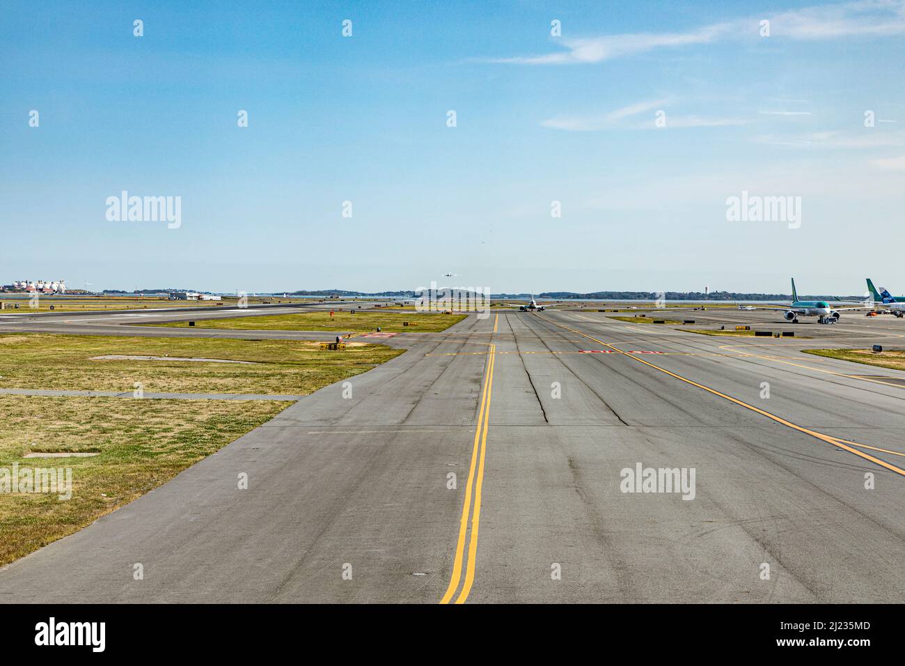 Boston international airport runway hi-res stock photography and images ...