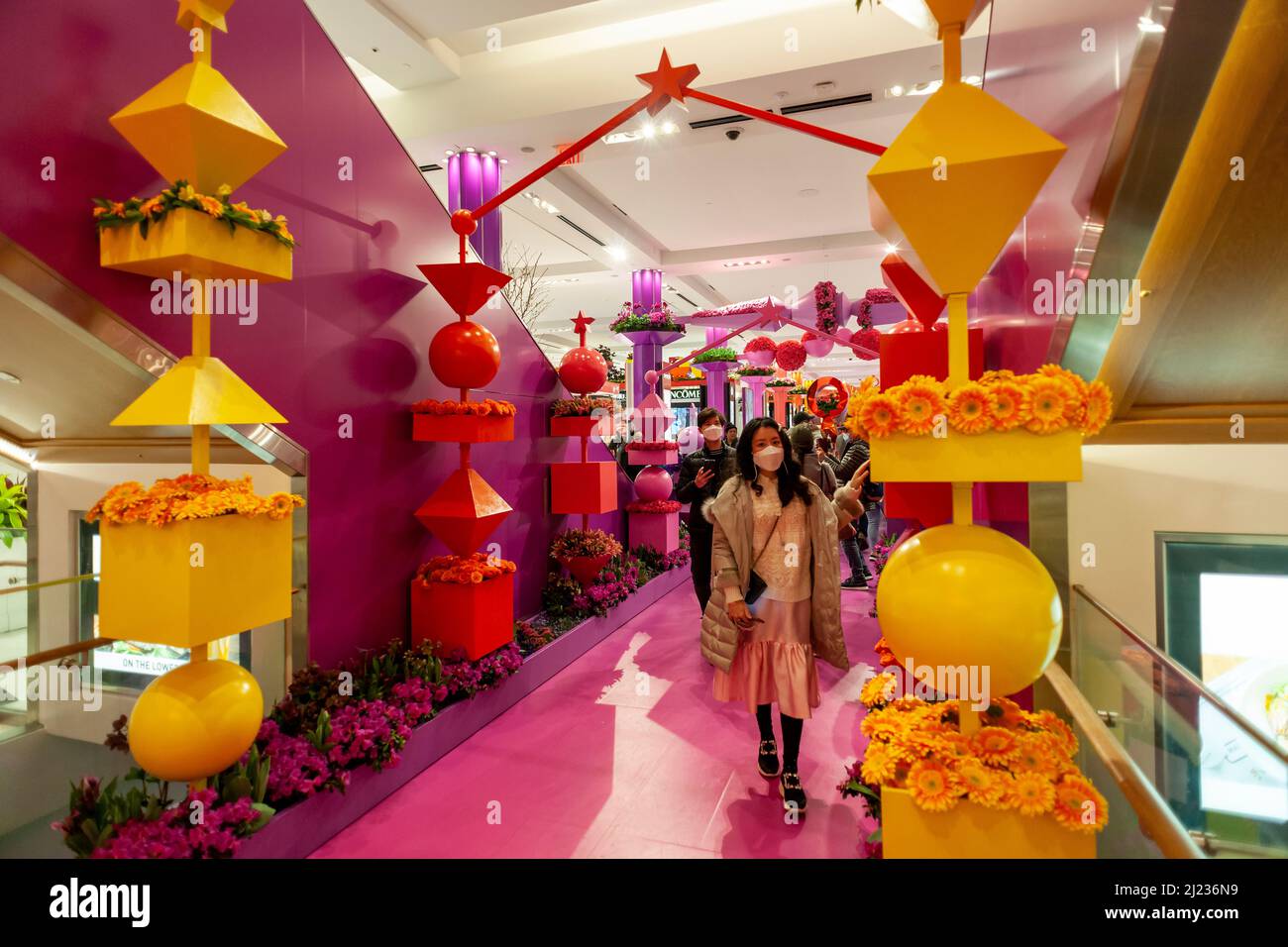 Visitors descend on Macy's flagship department store in Herald Square ...