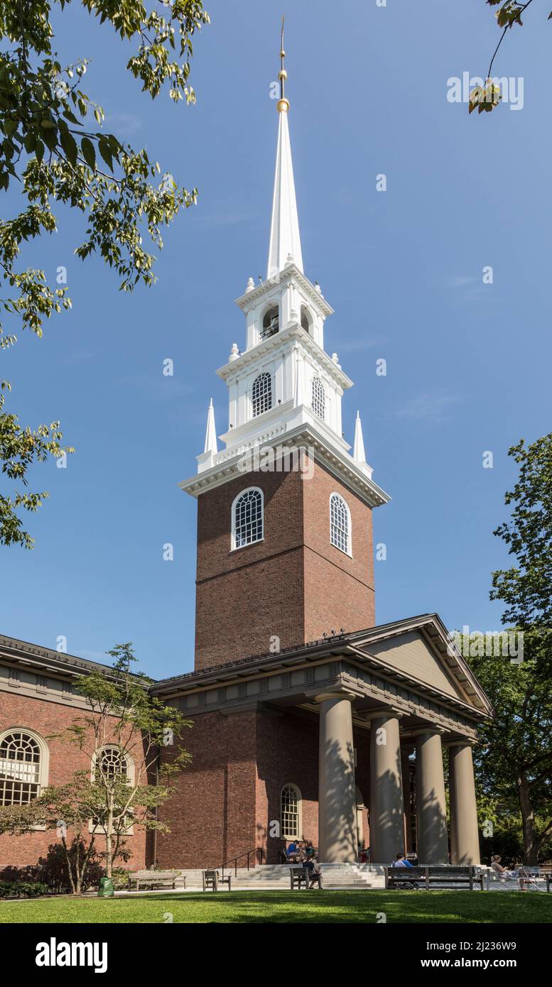 Harvard university library building hi-res stock photography and images ...