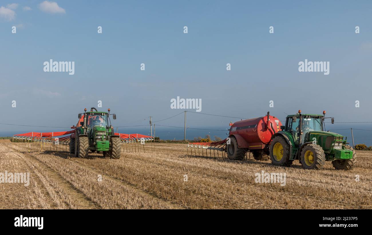 Tractor ireland spreading hi-res stock photography and images - Alamy