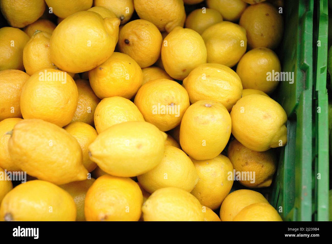 Commercial lemons hi-res stock photography and images - Alamy