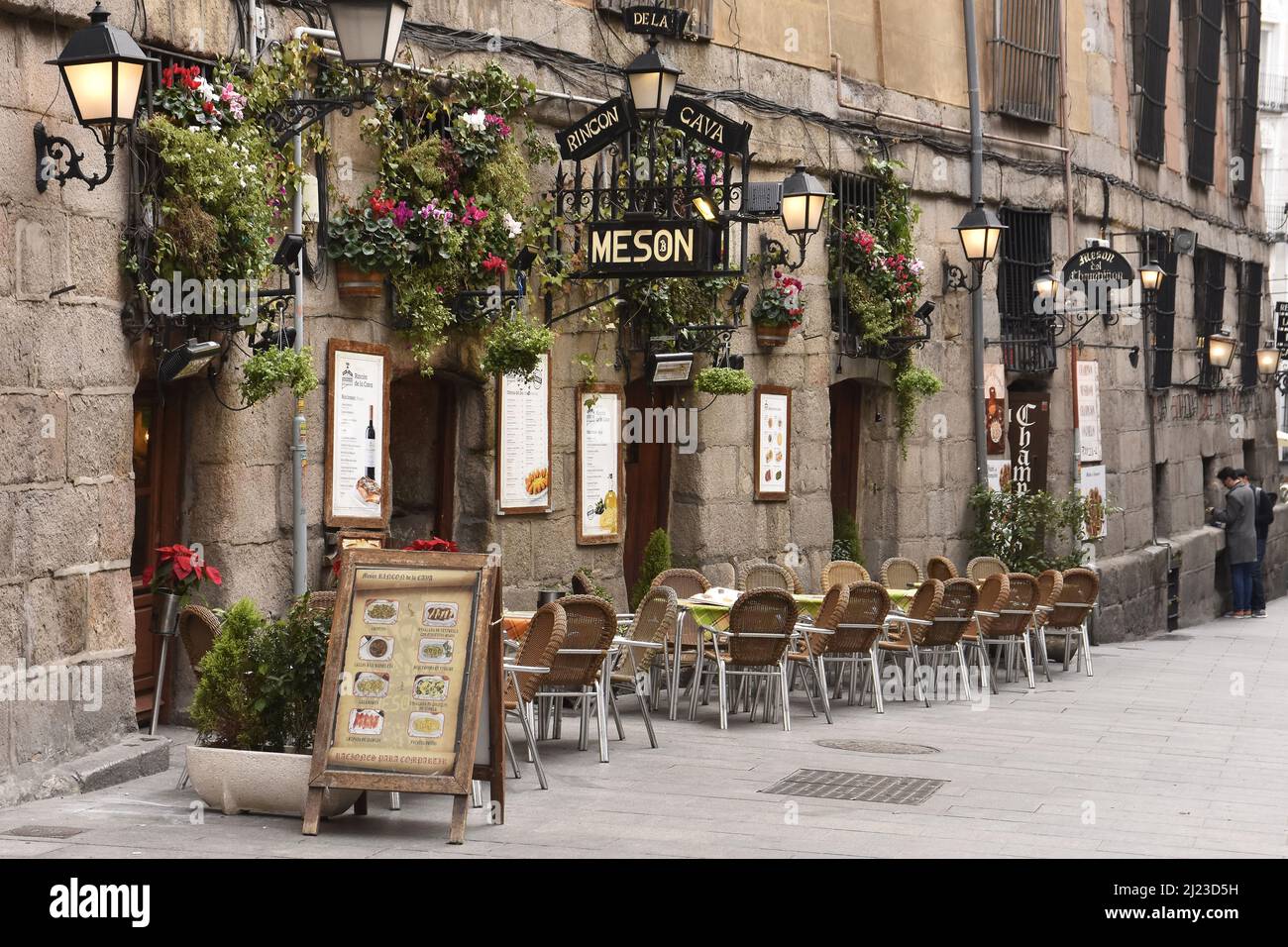Mesón Rincón de la Cava, restaurant floral facade and sidewalk in ...