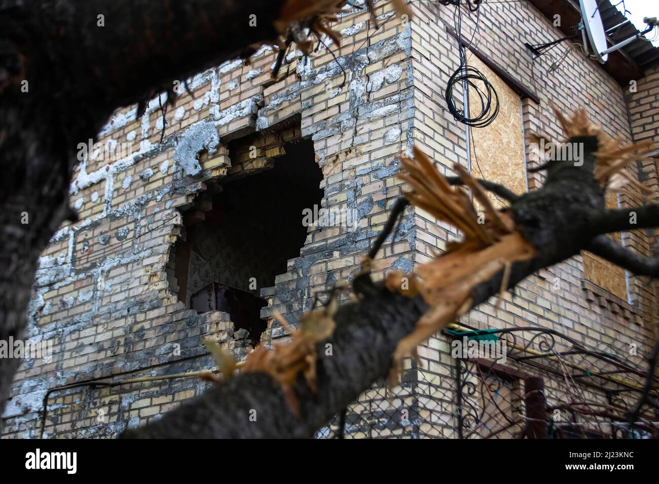 2022 ukranian home destroyed russian hi-res stock photography and ...