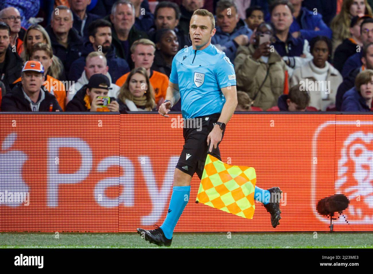AMSTERDAM, NETHERLANDS - MARCH 29: assistant referee Harry Lennard (GBR ...