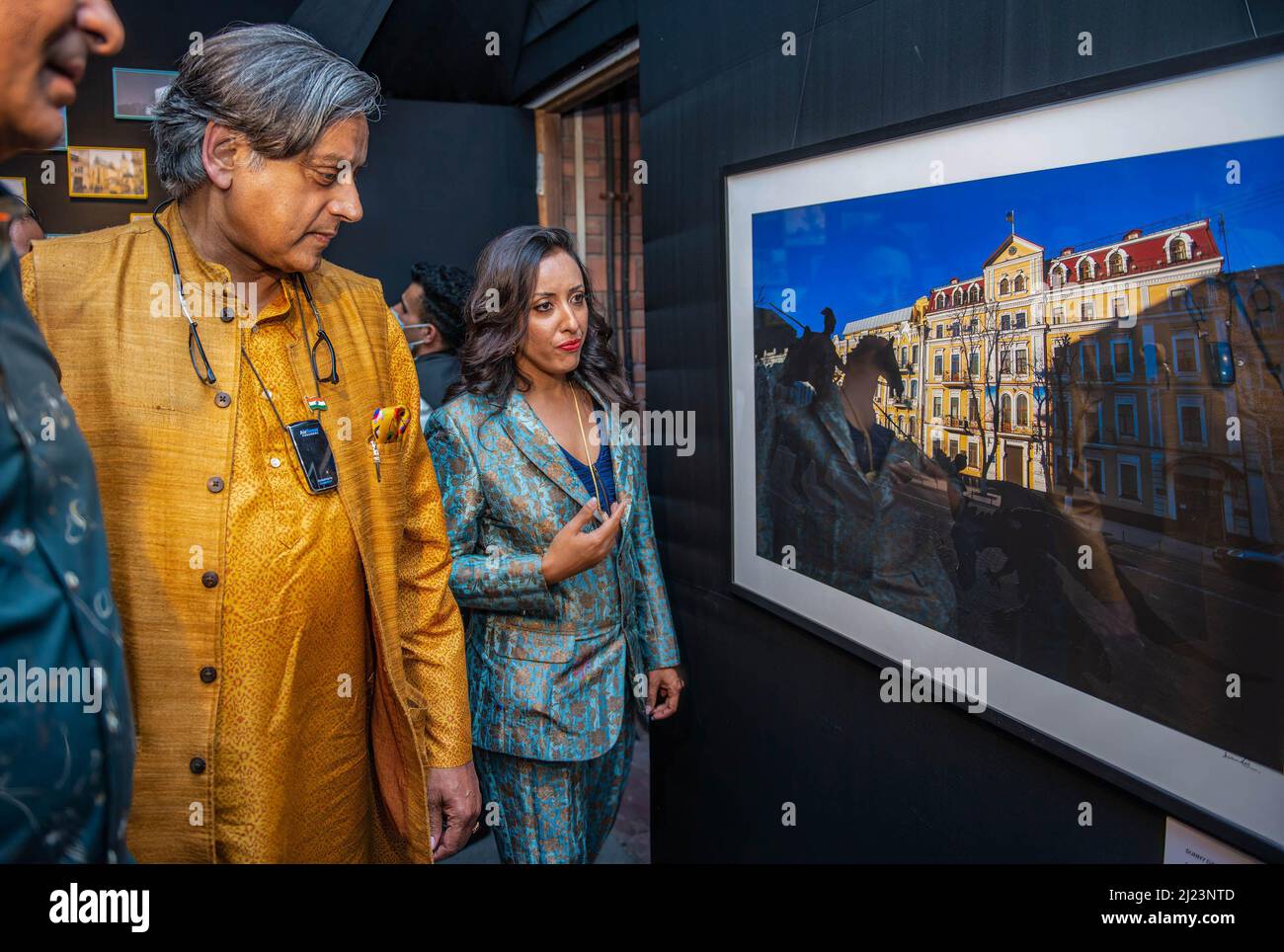 Avantika Meattle (R) seen with Shashi Tharoor Indian politician (L ...