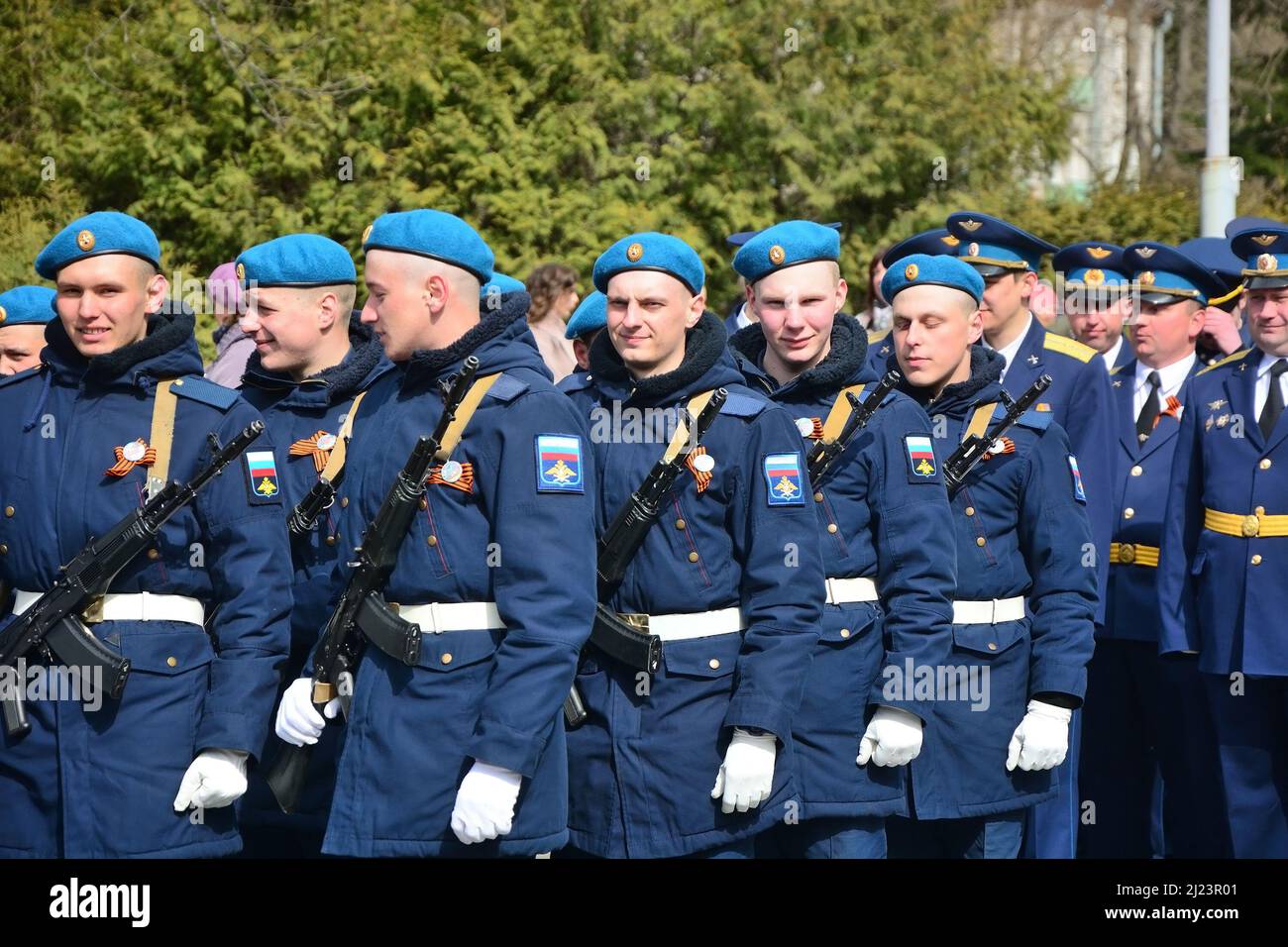 Russian soldiers in full dress uniform hi-res stock photography and ...