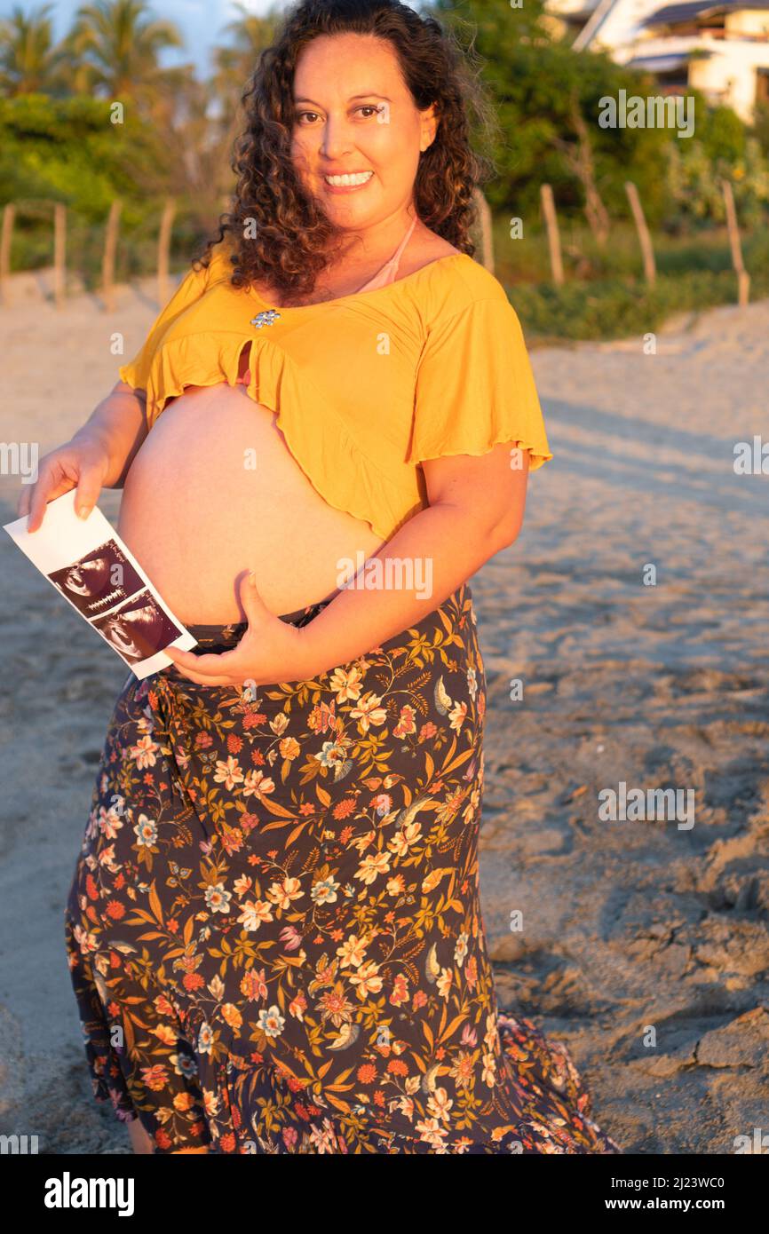 Pregnant woman enjoying motherhood-to-be with her baby's ultrasound ...