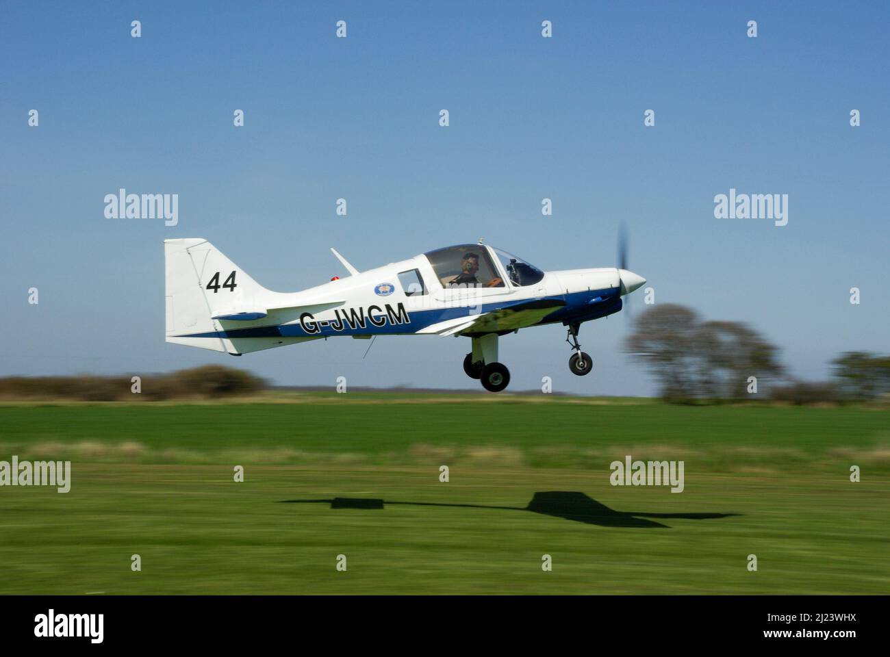 Flying bulldog hi-res stock photography and images - Alamy