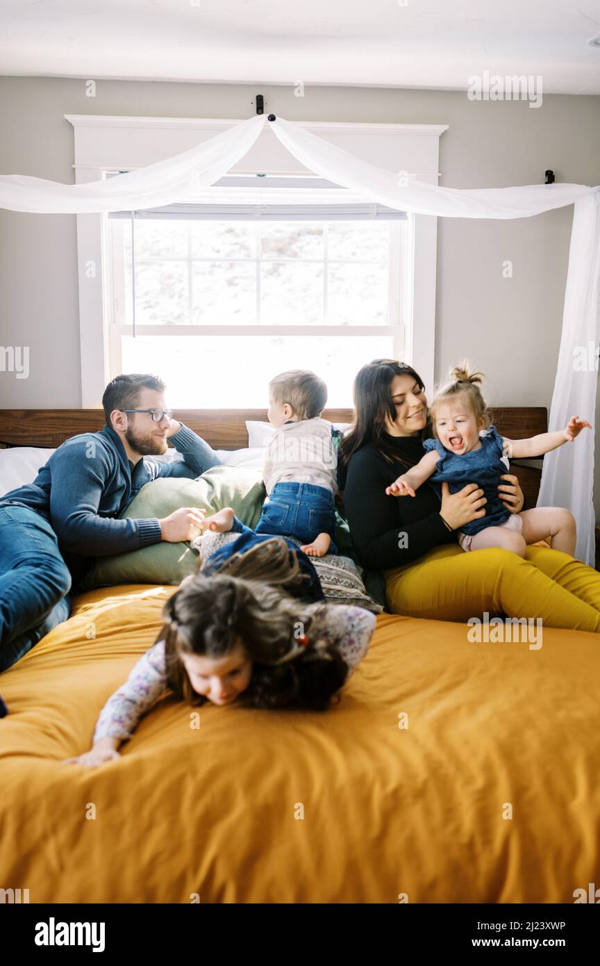 Cuddle time hi-res stock photography and images - Alamy